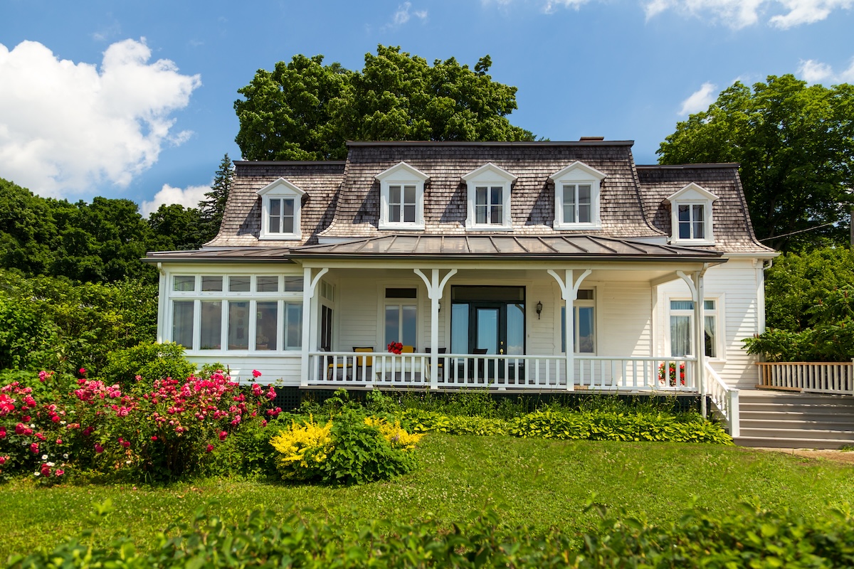 Mansard Roof Replacement Cost Guide (6 Considerations)